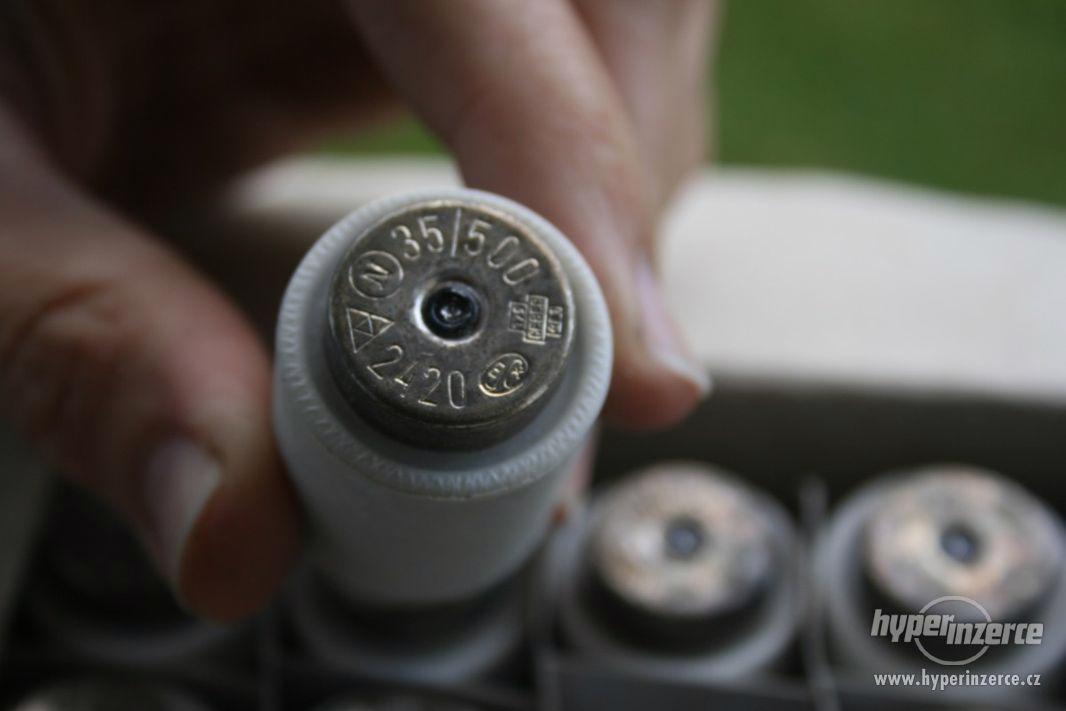 starší typy zásuvek, jističů a další materiál - bazar - Hyperinzerce.cz