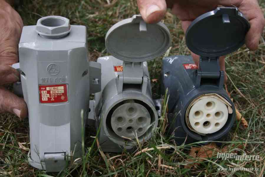 starší typy zásuvek, jističů a další materiál - bazar - Hyperinzerce.cz