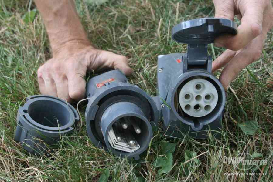 starší typy zásuvek, jističů a další materiál - bazar - Hyperinzerce.cz