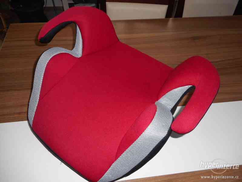 Dětský velký podsedák do auta 15 - 36 kg - bazar - Hyperinzerce.cz