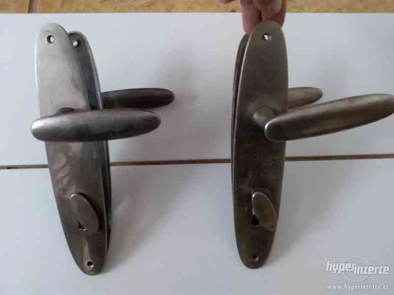 Dveřní kování původní- bílá mosaz - bazar - Hyperinzerce.cz