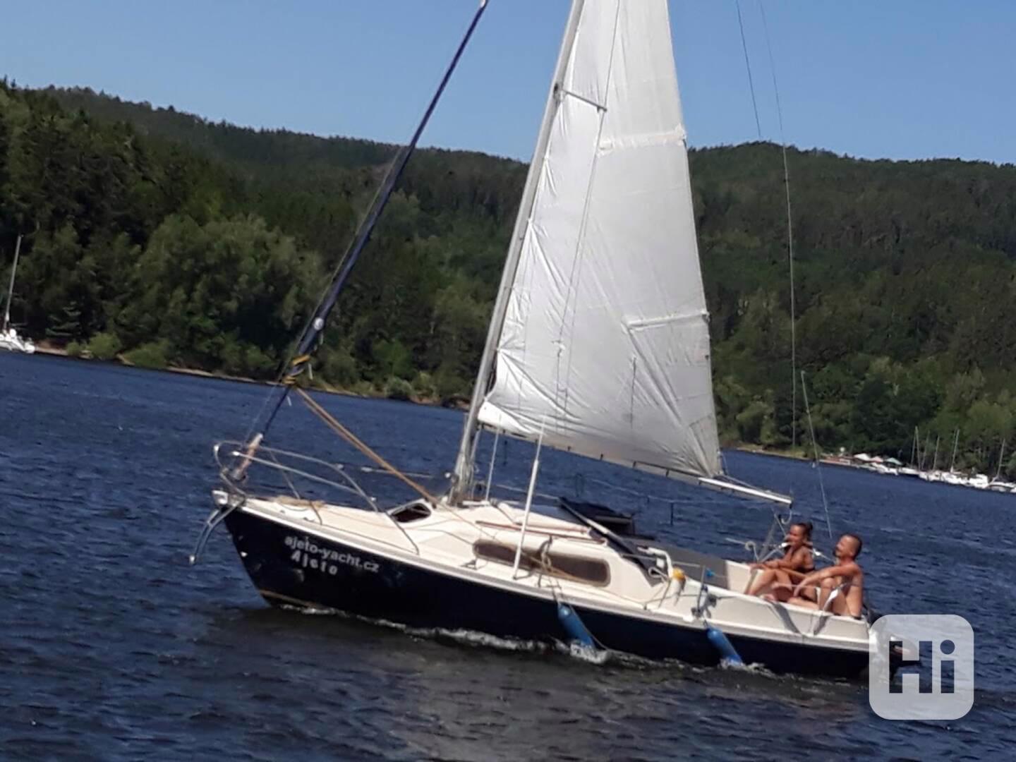 Kajutová plachetnice Dehler varianta 660 - bazar - Hyperinzerce.cz