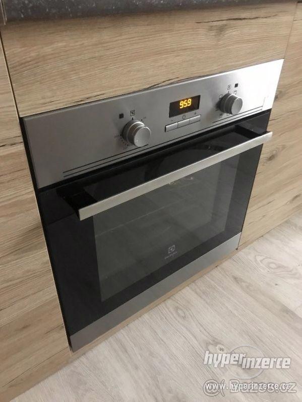 Elektrická vestavná trouba Elektrolux - bazar - Hyperinzerce.cz