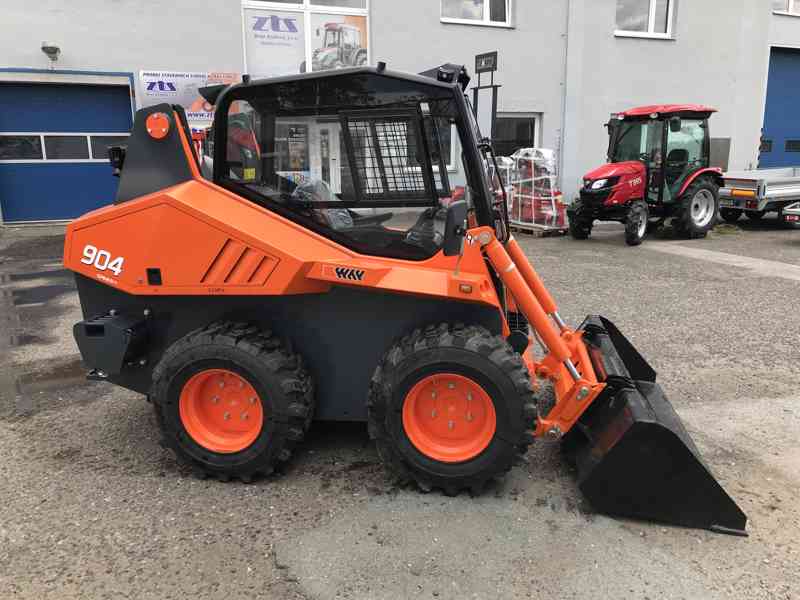 Smykový nakladač Locust 904 - bazar - Hyperinzerce.cz