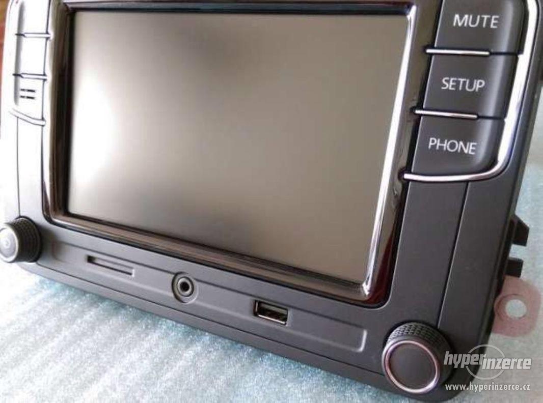 Autorádio VOLKSWAGEN RCD 330 Plus + kamera - bazar - Hyperinzerce.cz