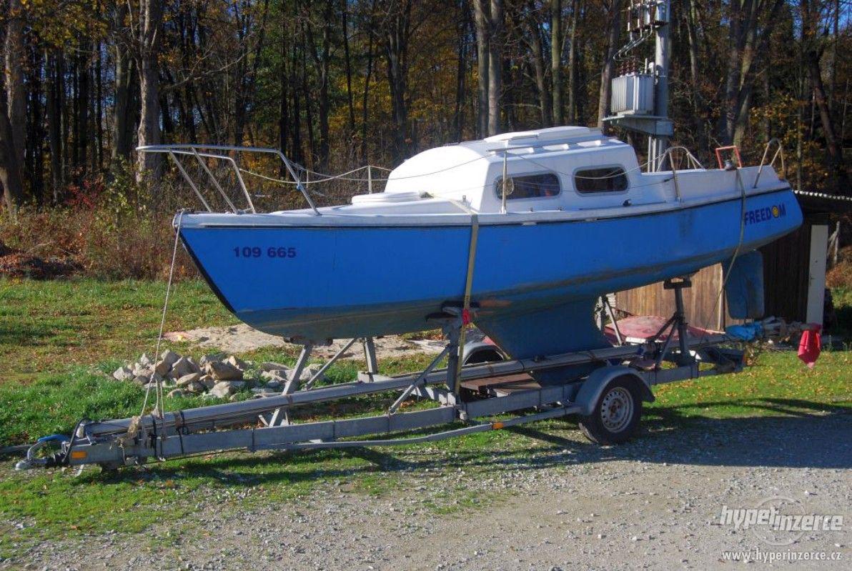 Kajutová plachetnice Friendship 23 - bazar - Hyperinzerce.cz