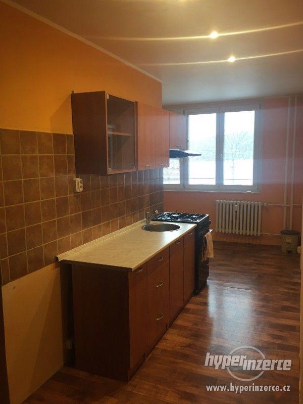 Prodej družstevního bytu 2+1 s balkonem_Klášterec nad Ohří - bazar - Hyperinzerce.cz