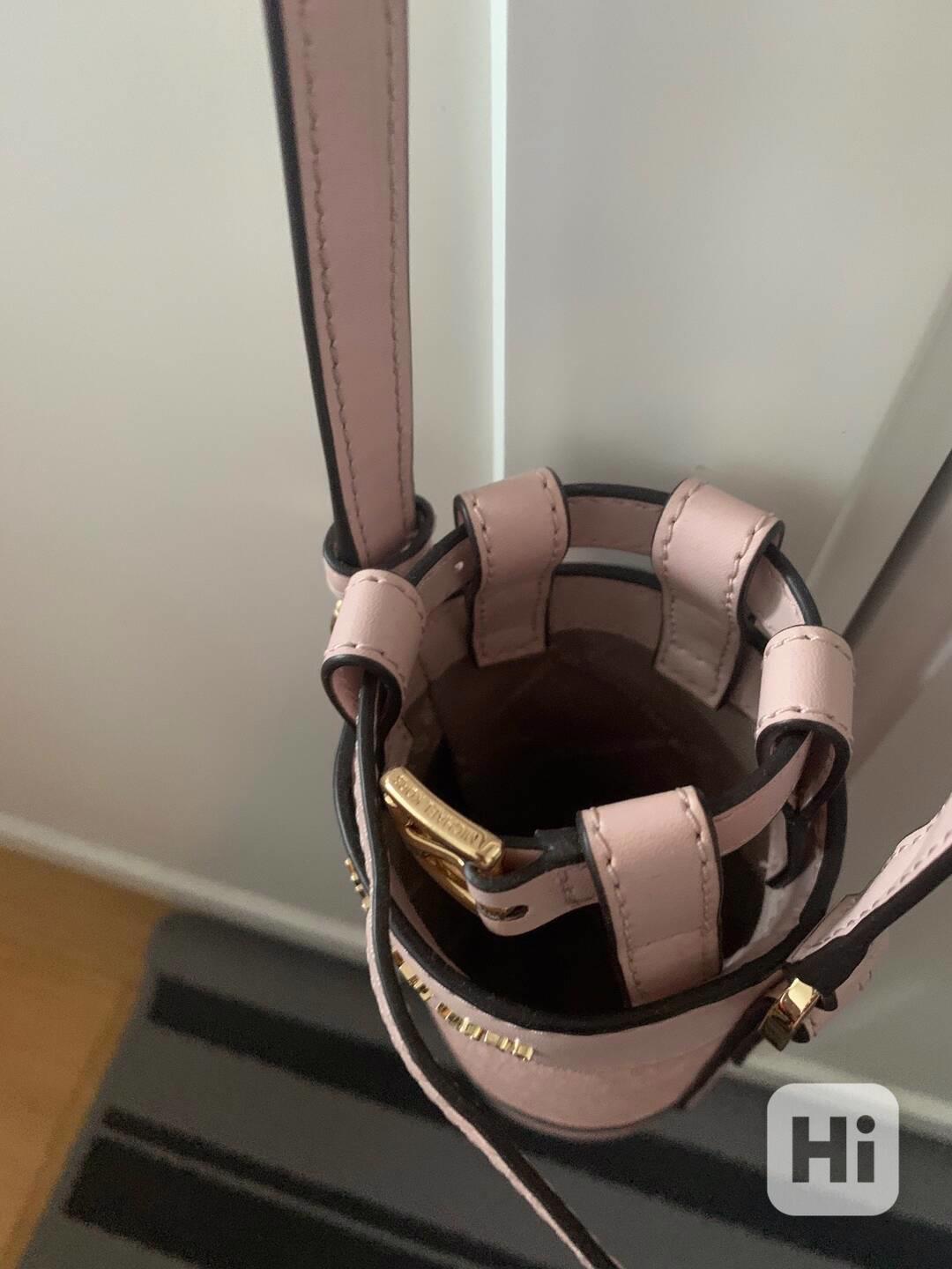 Michael Kors crossbody obal na lahev - bazar - Hyperinzerce.cz