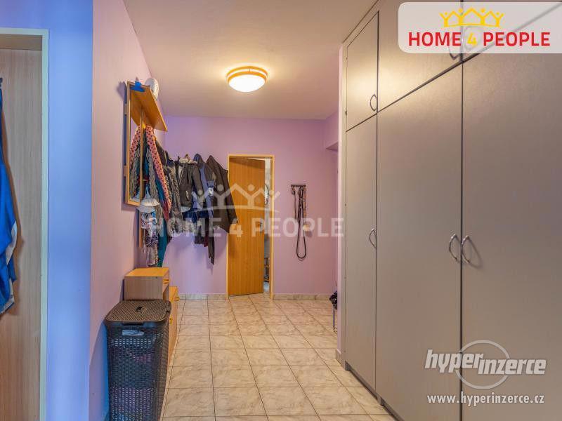 Zprostředkujeme vám prodej bytu o celkové rozloze 54 m2, DV, v ul. Zlatá stezka v Prachaticích ...