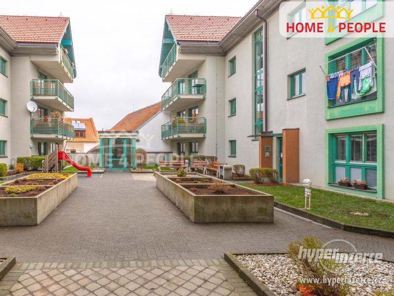 Zprostředkujeme vám prodej bytu o celkové rozloze 54 m2, DV, v ul. Zlatá stezka v Prachaticích ...