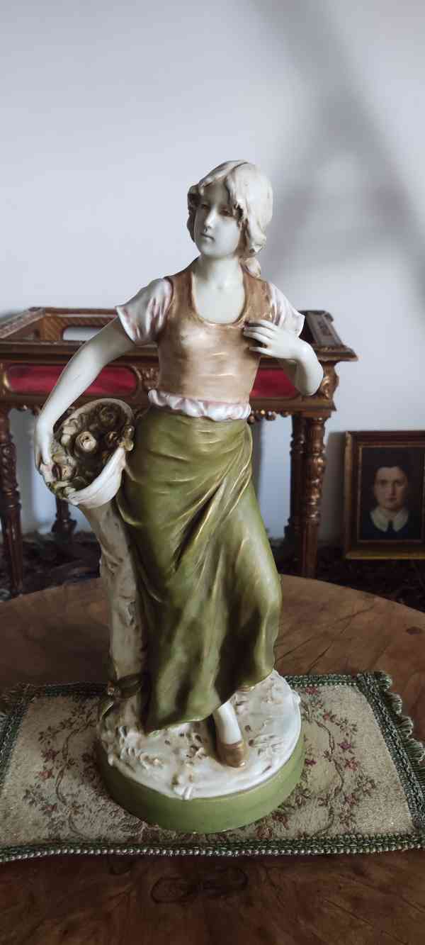 Royal Dux Eichler Žena s košíkom kvetín - bazar - Hyperinzerce.cz