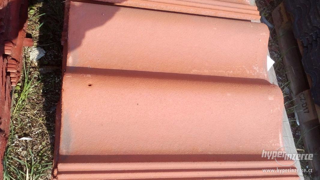 Střešní taška BRAMAC – EN 490, cihlová - bazar - Hyperinzerce.cz