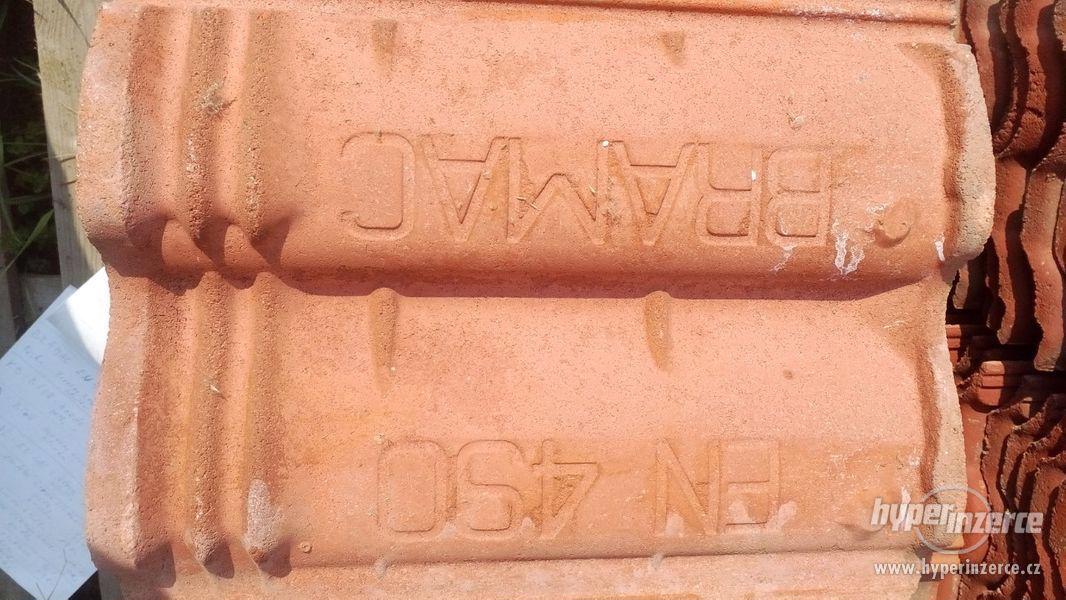 Střešní taška BRAMAC – EN 490, cihlová - bazar - Hyperinzerce.cz