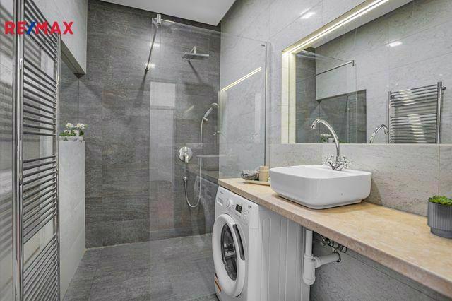 Prodej prostorného bytu 1+kk v širším centru Prahy - bazar - Hyperinzerce.cz