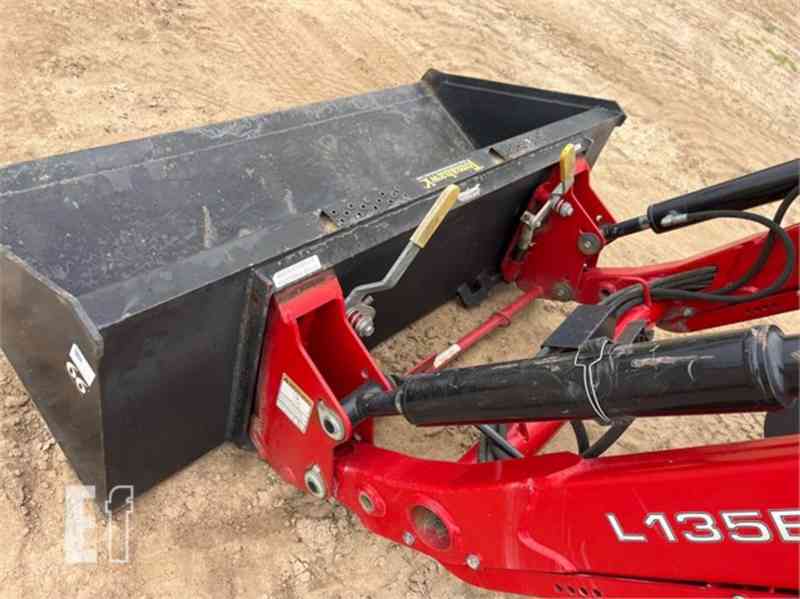 Traktor MASSEY FERGUSON 2705E - bazar - Hyperinzerce.cz