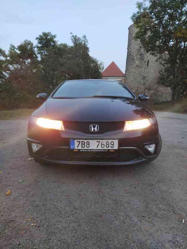 Honda Civic 8g 1.8 i-VTEC - bazar - Hyperinzerce.cz