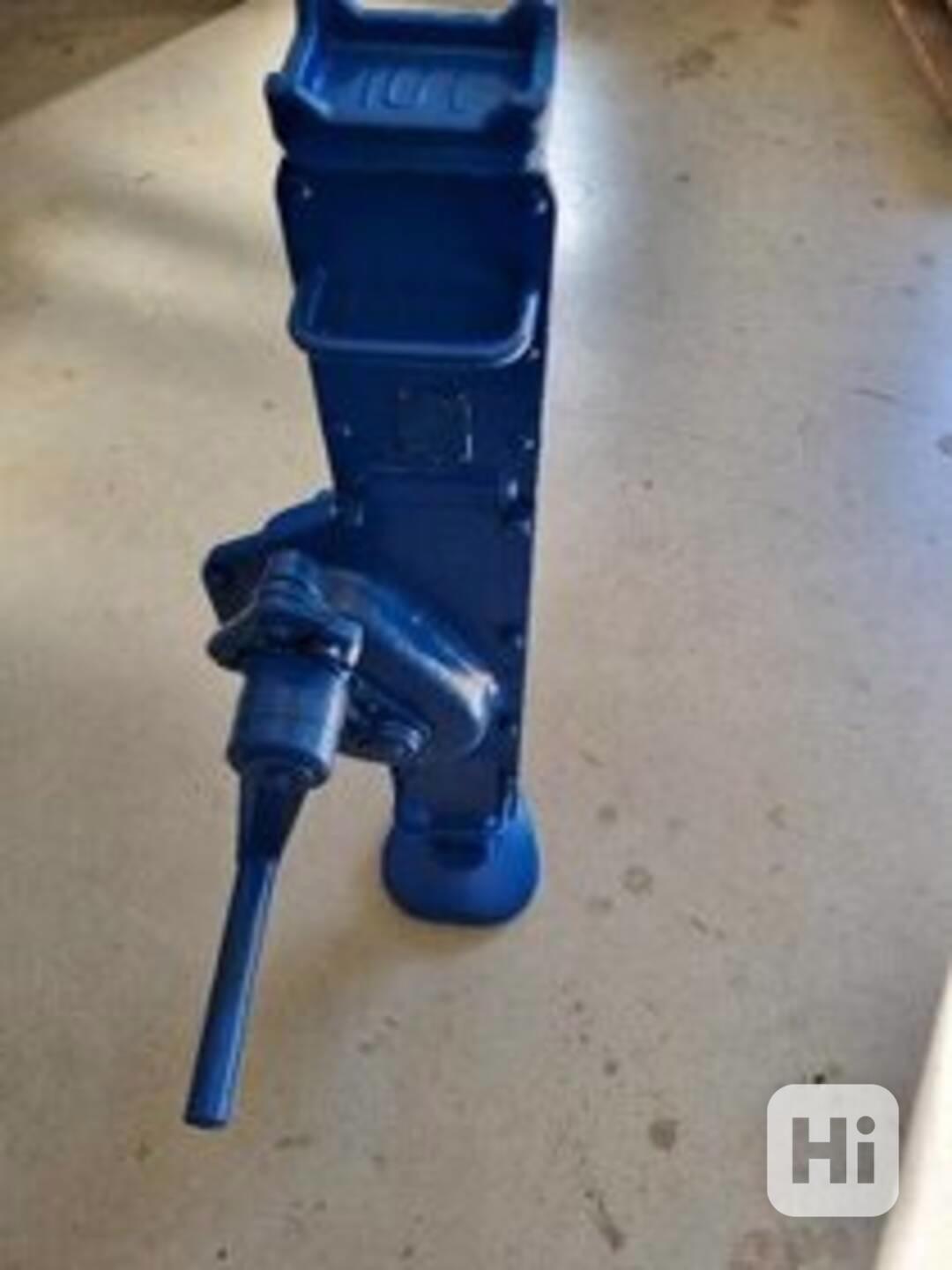 Prodáme zvedáky BRANO hřebenové 5t, 10t - bazar - Hyperinzerce.cz