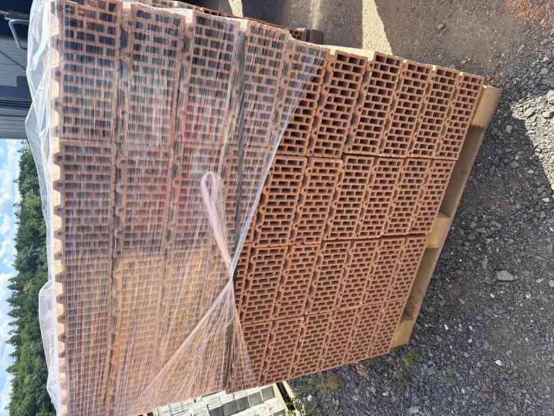 Cihly Porotherm 30 Profi Dryfix 1/2 P15 - bazar - Hyperinzerce.cz
