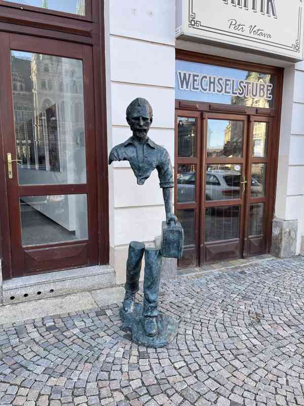 Cestující travelers bronzová socha 183cm styl - bazar - Hyperinzerce.cz