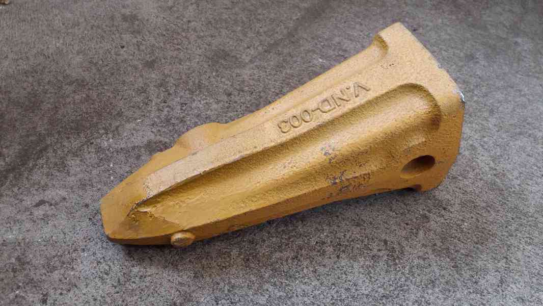 zuby (korunky) CAT J350 - bazar - Hyperinzerce.cz