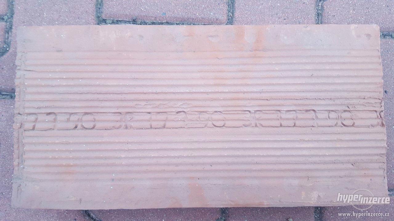 Dutá cihla 38,5 x 19 x 6 (700 ks a více) - bazar - Hyperinzerce.cz