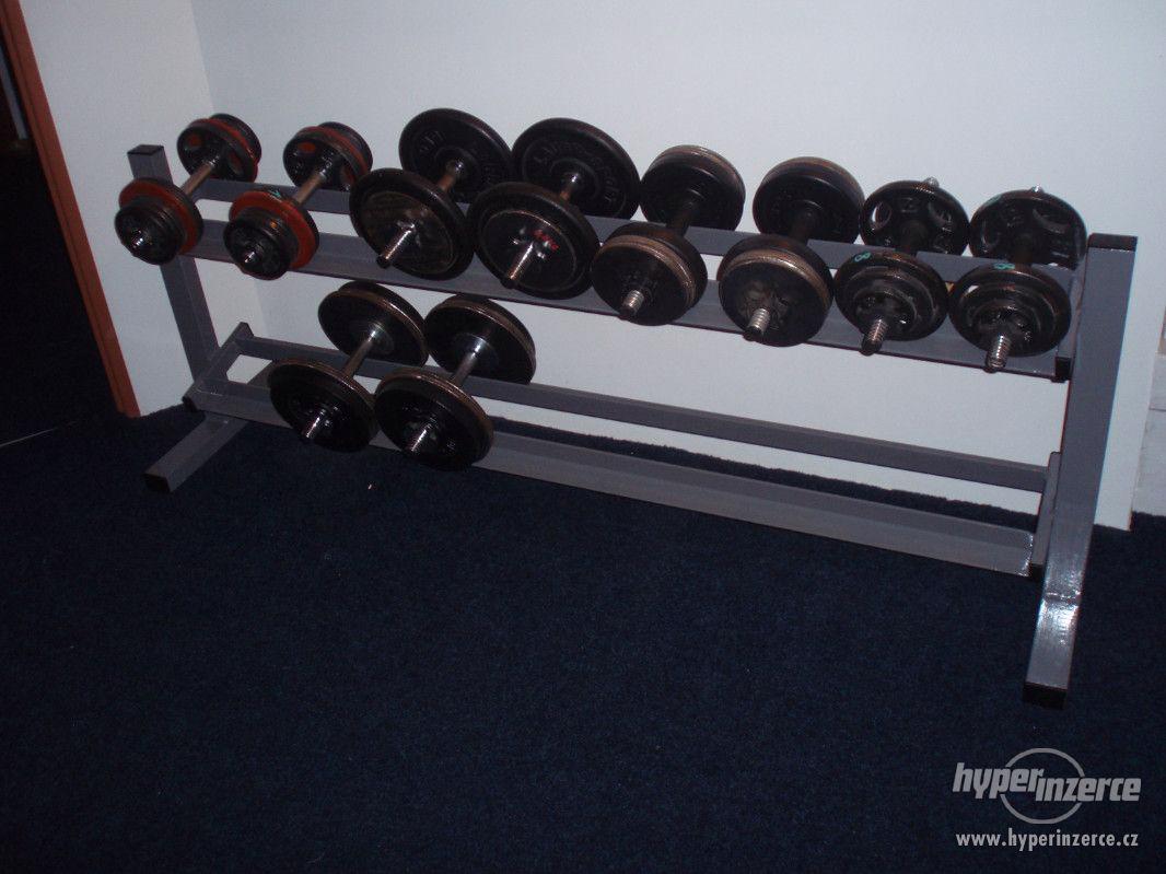 Stojan na jednoruční činky - bazar - Hyperinzerce.cz