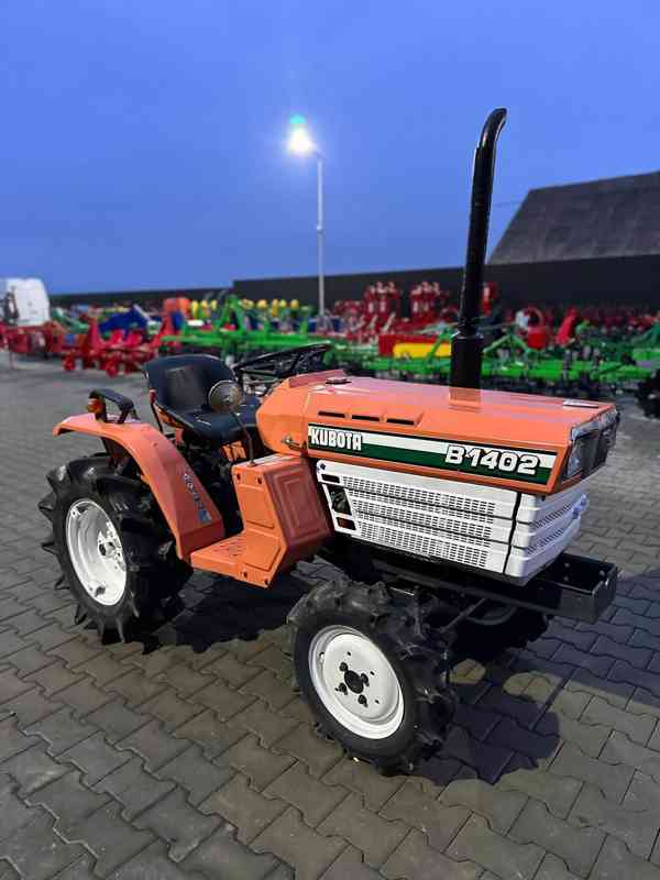 Traktor Kubota B1402, 4X4 ( 15 hp) + sekačka - bazar - Hyperinzerce.cz