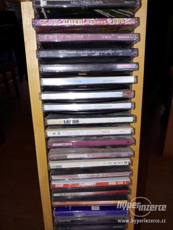 Dřevěný stojan na 54 CD/DVD - bukové dřevo - bazar - Hyperinzerce.cz