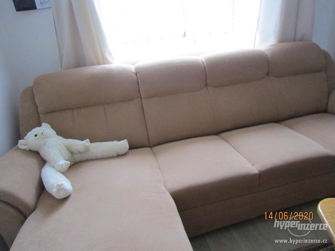 Gauč rohový,rozkládací na letiště, téměř nový - bazar - Hyperinzerce.cz