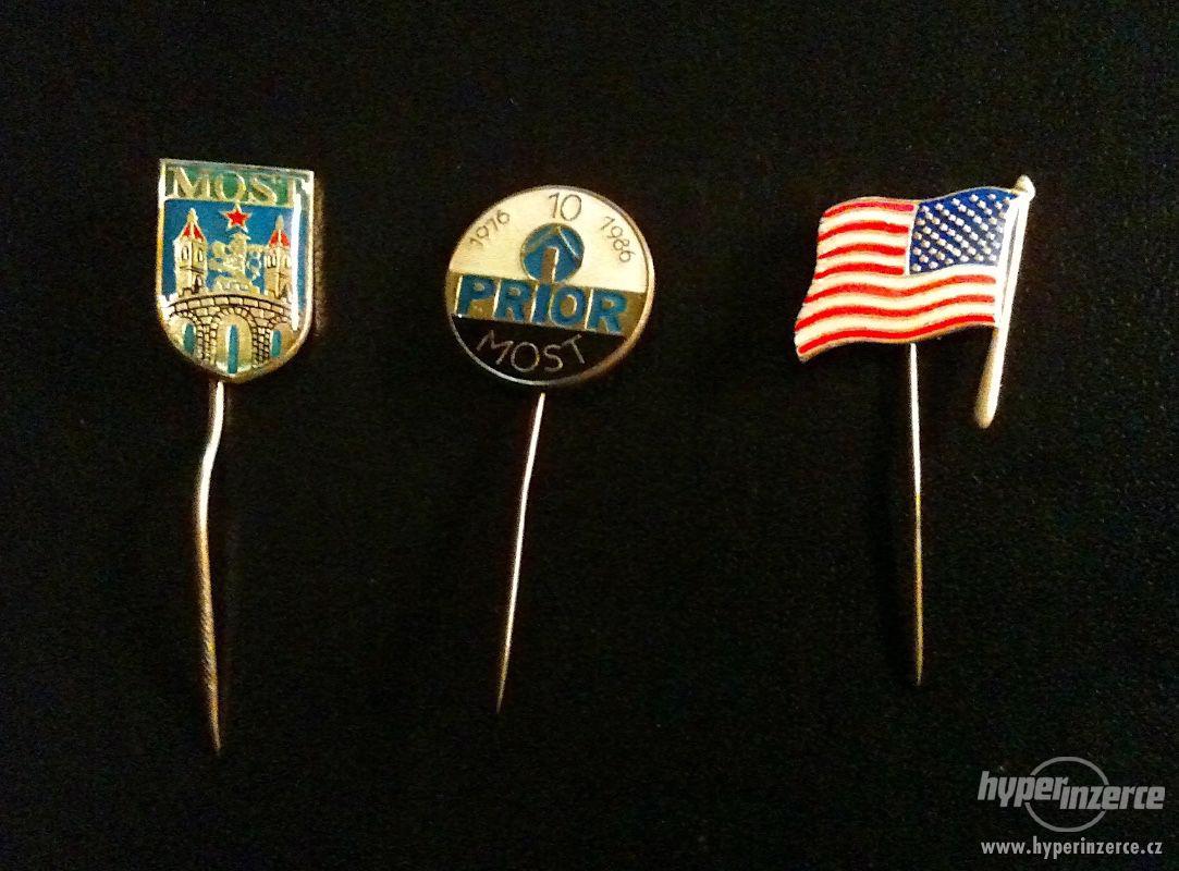 ODZNÁČKY NA KLOPNU ČI PRO SBĚRATELE - bazar - Hyperinzerce.cz