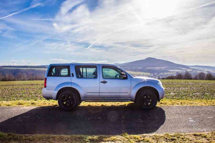 Nissan Pathfinder 2.5 dCi SE 140kw - bazar - Hyperinzerce.cz