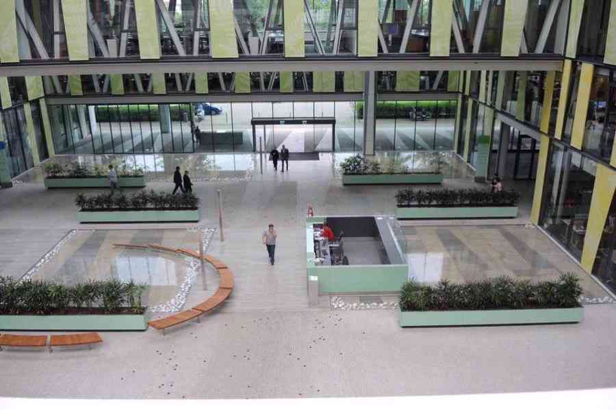 Kancelář 20m2 s kompletním servisem Amazon Court Karlín Praha 8 - bazar ...