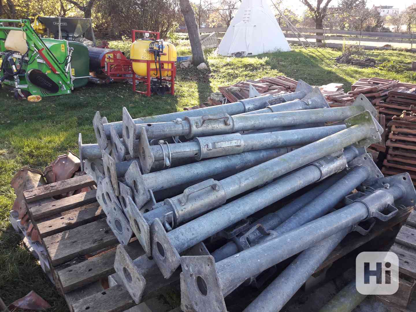 stojky 14ks 1,5m - bazar - Hyperinzerce.cz