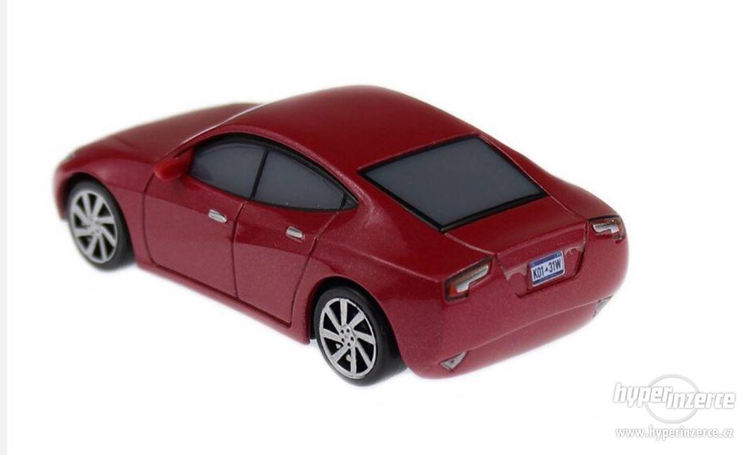 KOVOVÝ MODEL AUTA CARS - NATALIE CERTAIN - bazar - Hyperinzerce.cz