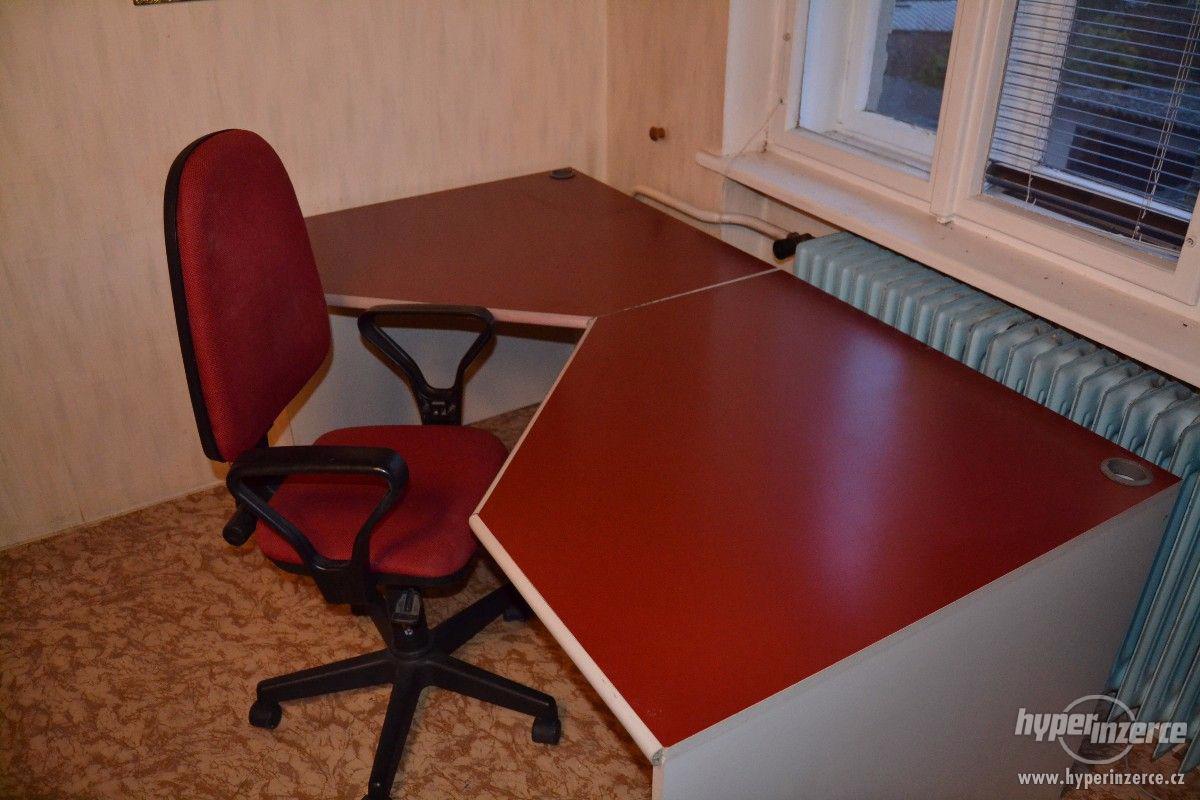 Kancelářský stůl, psací stůl, počítačový rohový stůl - bazar ...