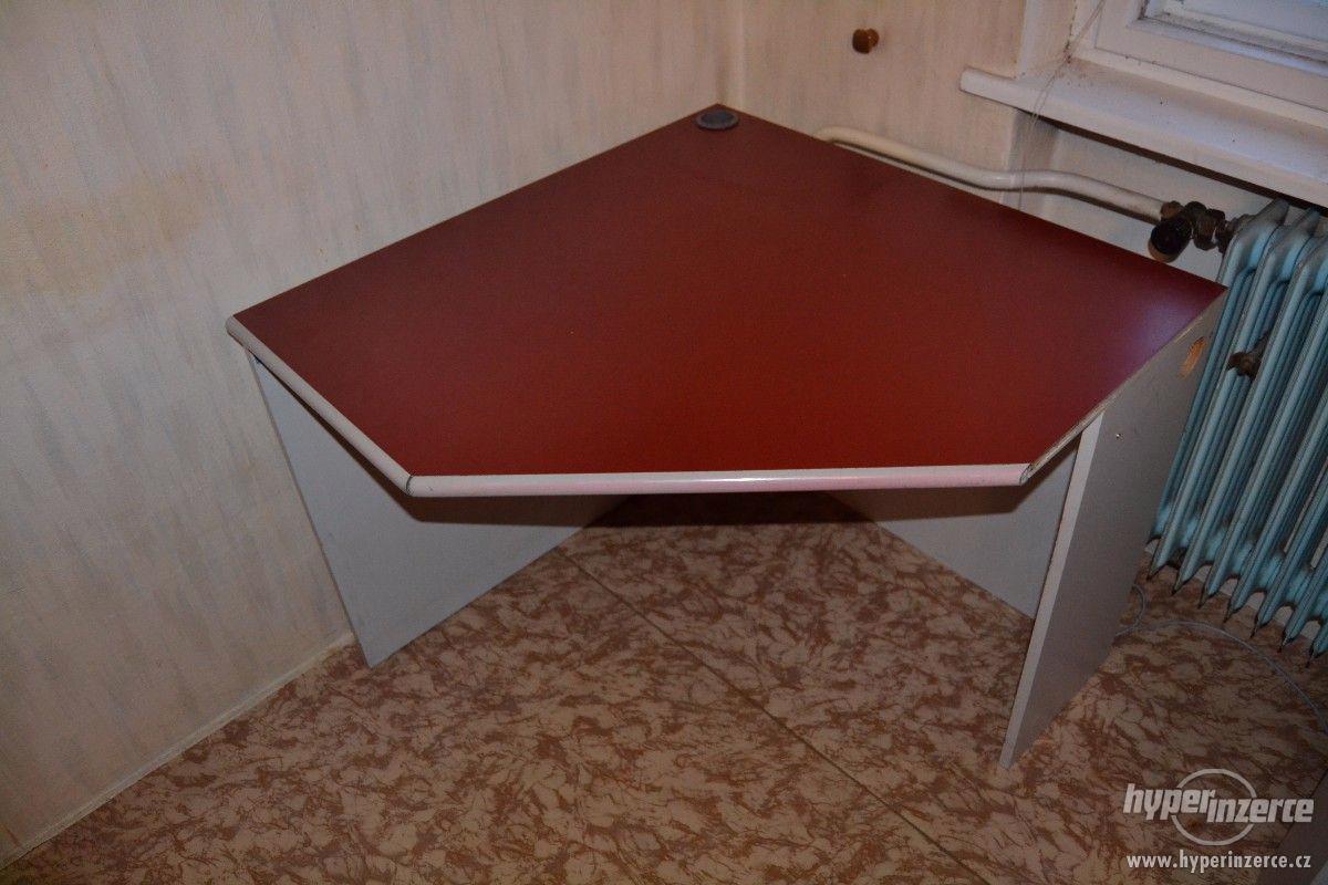Kancelářský stůl, psací stůl, počítačový rohový stůl - bazar ...