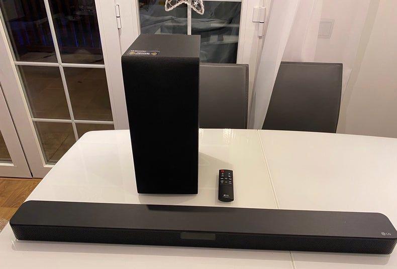SOUNDBAR LG SN5 400W - bazar - Hyperinzerce.cz