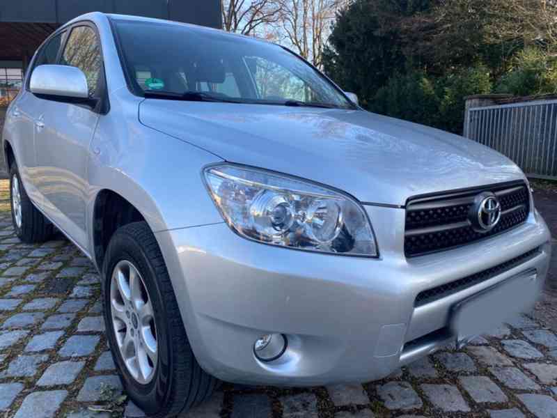 Toyota RAV4 Basis 2,0i Aut. 4x4 112kw - bazar - Hyperinzerce.cz