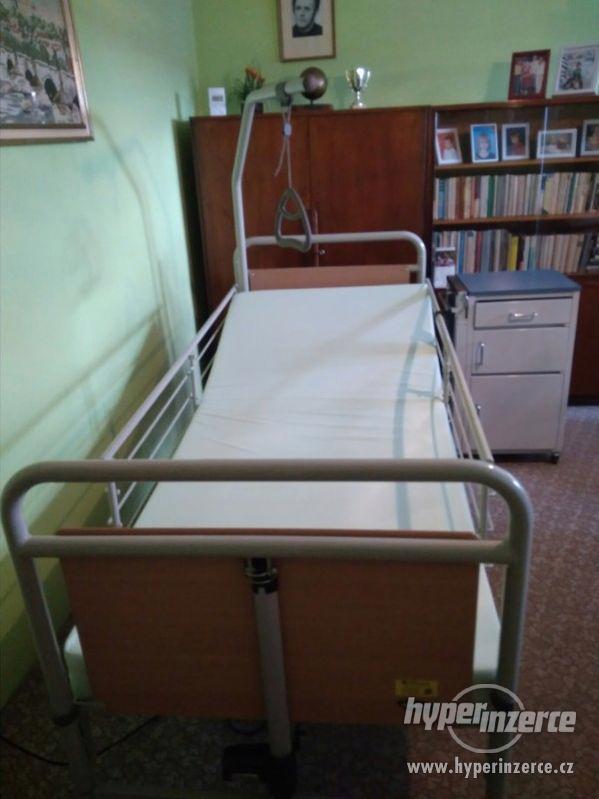 Polohovací elektrická postel pro seniory - bazar - Hyperinzerce.cz