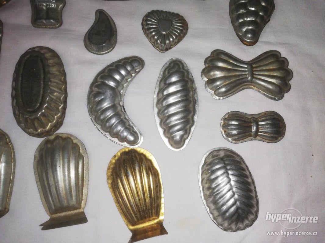 Vánoční formičky na pečení - 28 druhů - 59 ks - bazar - Hyperinzerce.cz