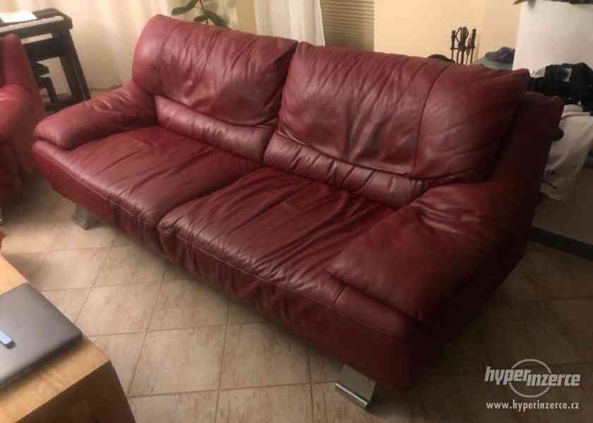 Italsky, kozeny trimistny set gauc a kreslo - bazar - Hyperinzerce.cz