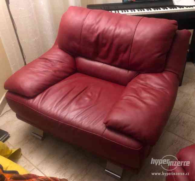 Italsky, kozeny trimistny set gauc a kreslo - bazar - Hyperinzerce.cz