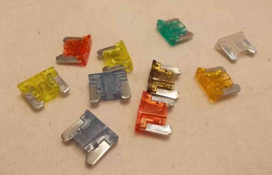 Pojistky nožové MINI nízké 10x Toyota, Nissan , Honda - bazar ...