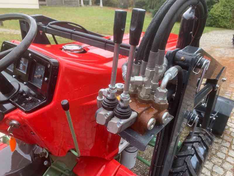 Traktor Yanmar YM 2420 - bazar - Hyperinzerce.cz