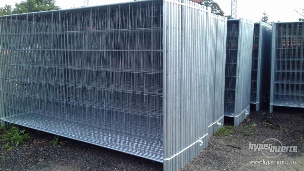 Mobilní oplocení - Stavební ploty 3,5m x 2,0 m - bazar - Hyperinzerce.cz
