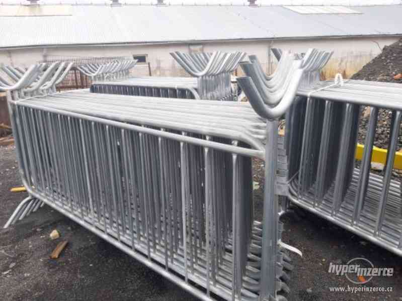 Mobilní oplocení - Stavební ploty 3,5m x 2,0 m - bazar - Hyperinzerce.cz