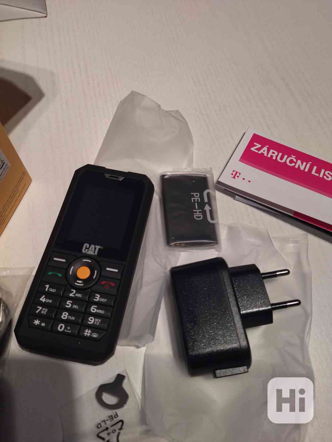 Mobilní telefon CATERPILLAR B30 tlačítkový - bazar - Hyperinzerce.cz