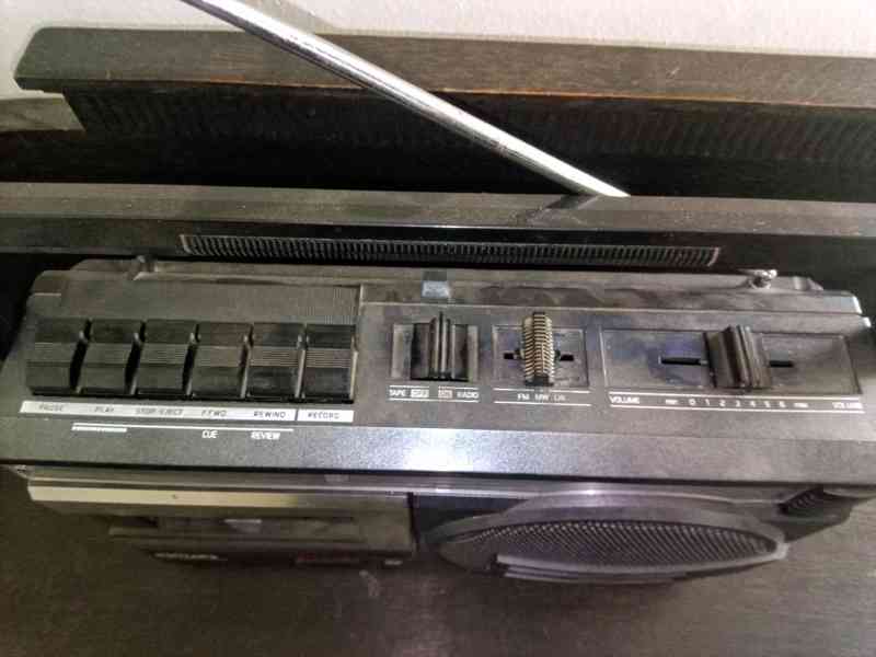 Radiomagnetofon Philips D7052/00 - bazar - Hyperinzerce.cz