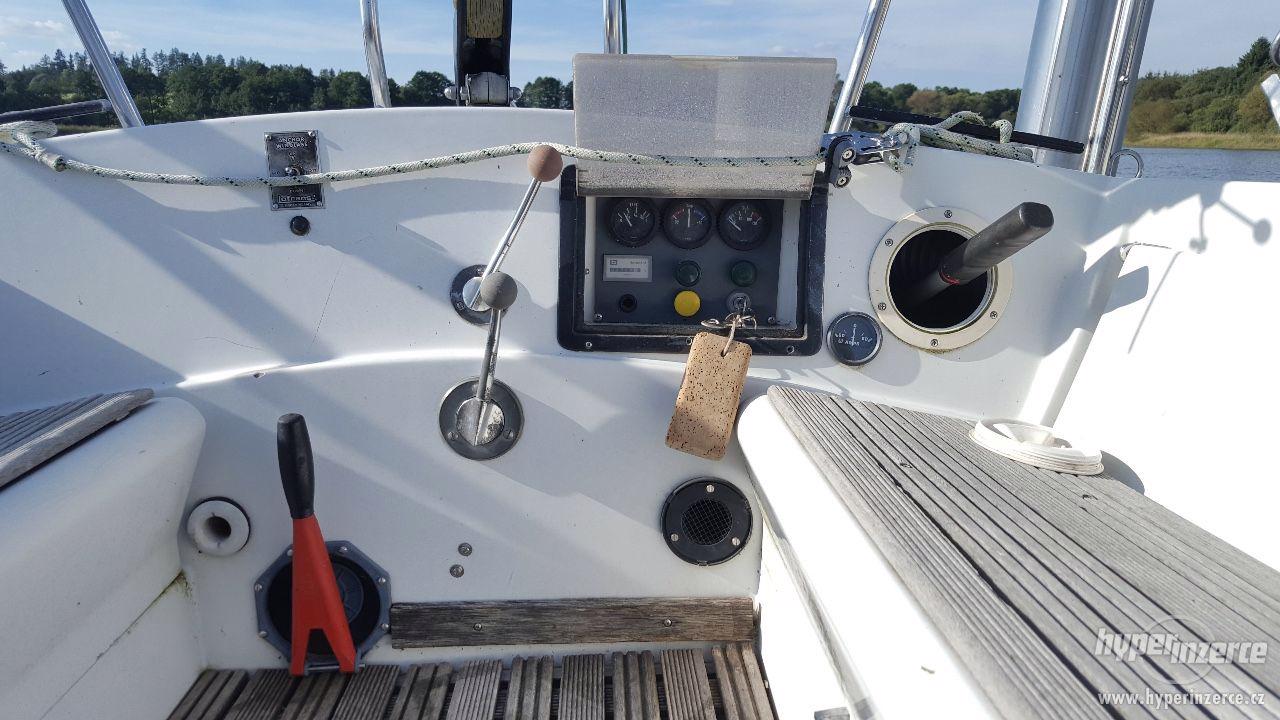 Kajutová plachetnice Comet 770 - bazar - Hyperinzerce.cz