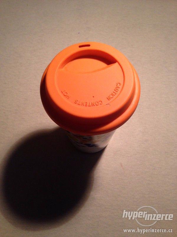 Porcelánový hrnek s víčkem - bazar - Hyperinzerce.cz